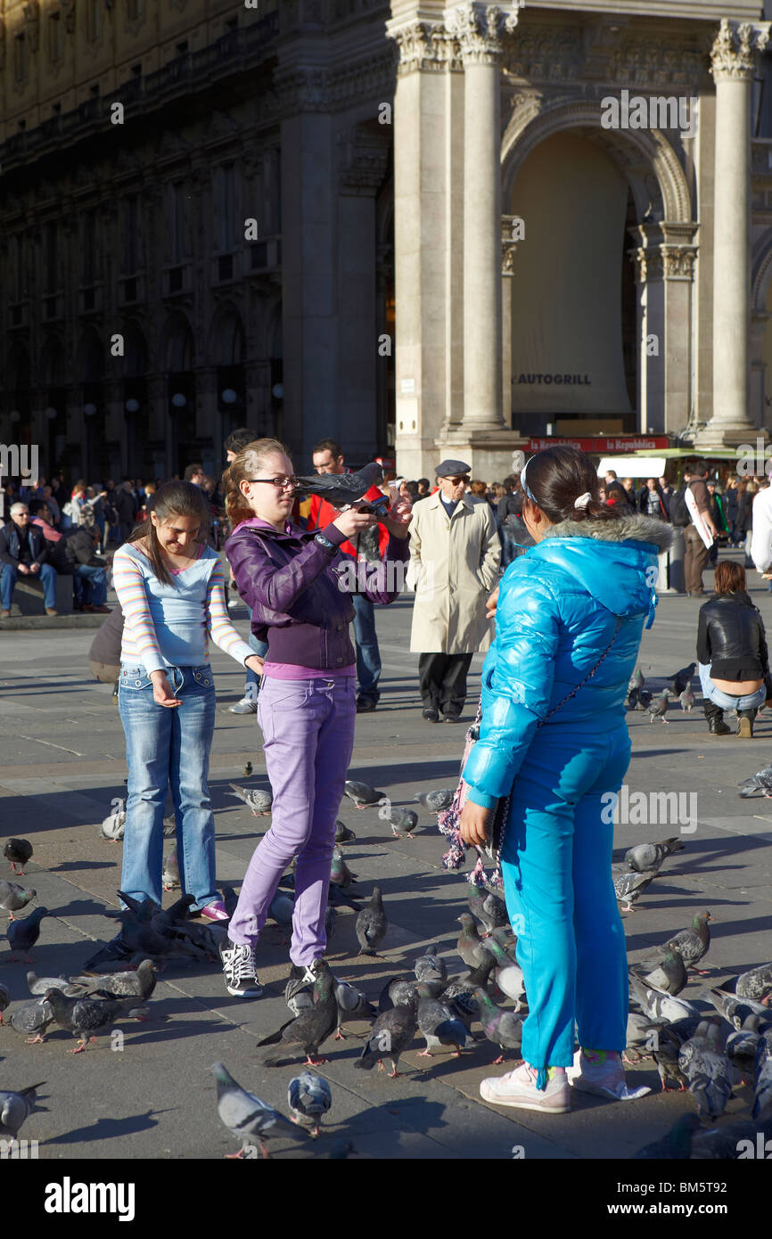 Feeding the pigeons in Piazza del Duomo, Milan, Italy Stock Photo - Alamy