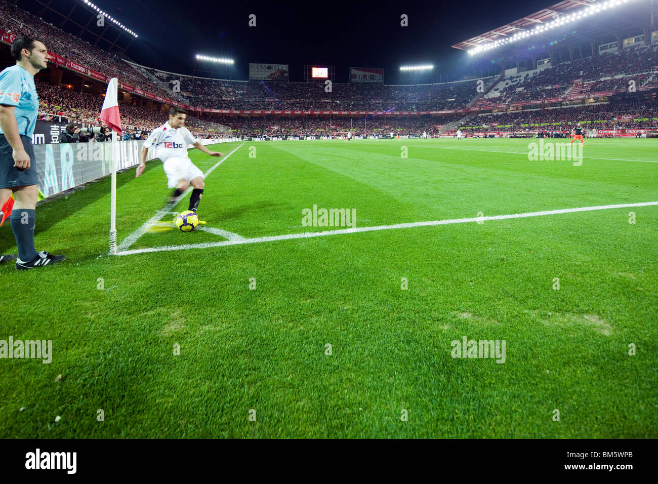 Corner kick hi-res stock photography and images - Alamy