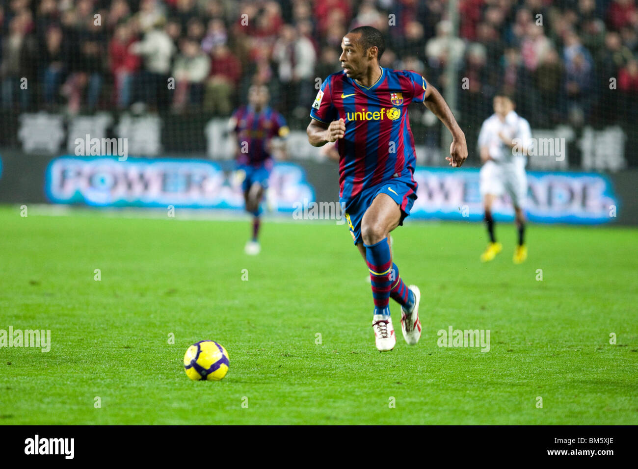 Thierry henry of barcelona hi-res stock photography and images - Alamy