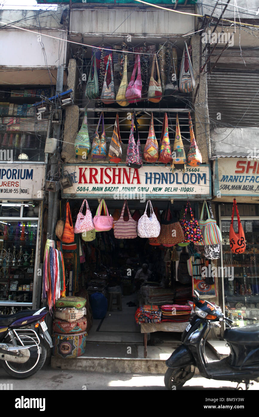 Bazaar new delhi india hi-res stock photography and images - Alamy