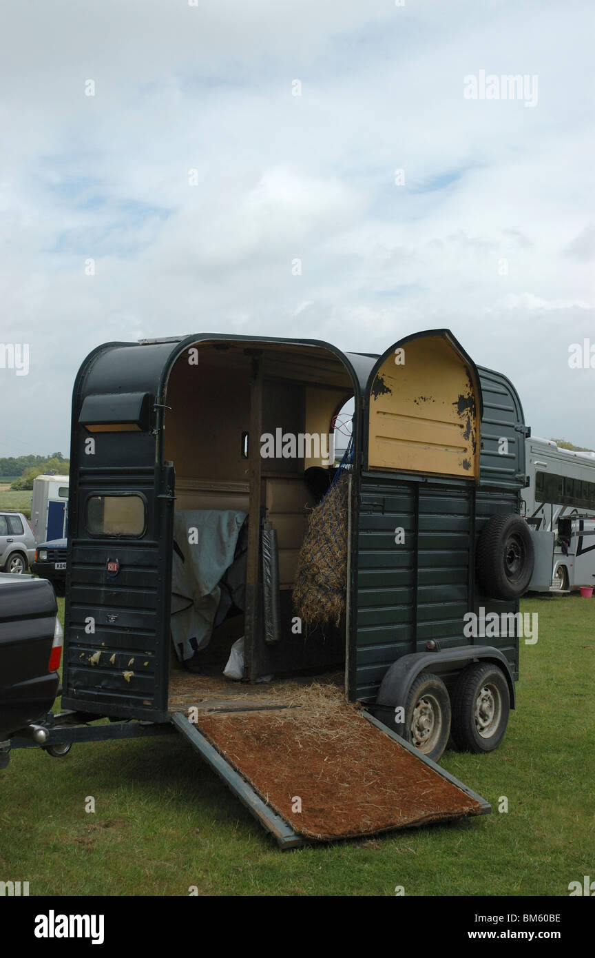 Old horse box hi-res stock photography and images - Alamy