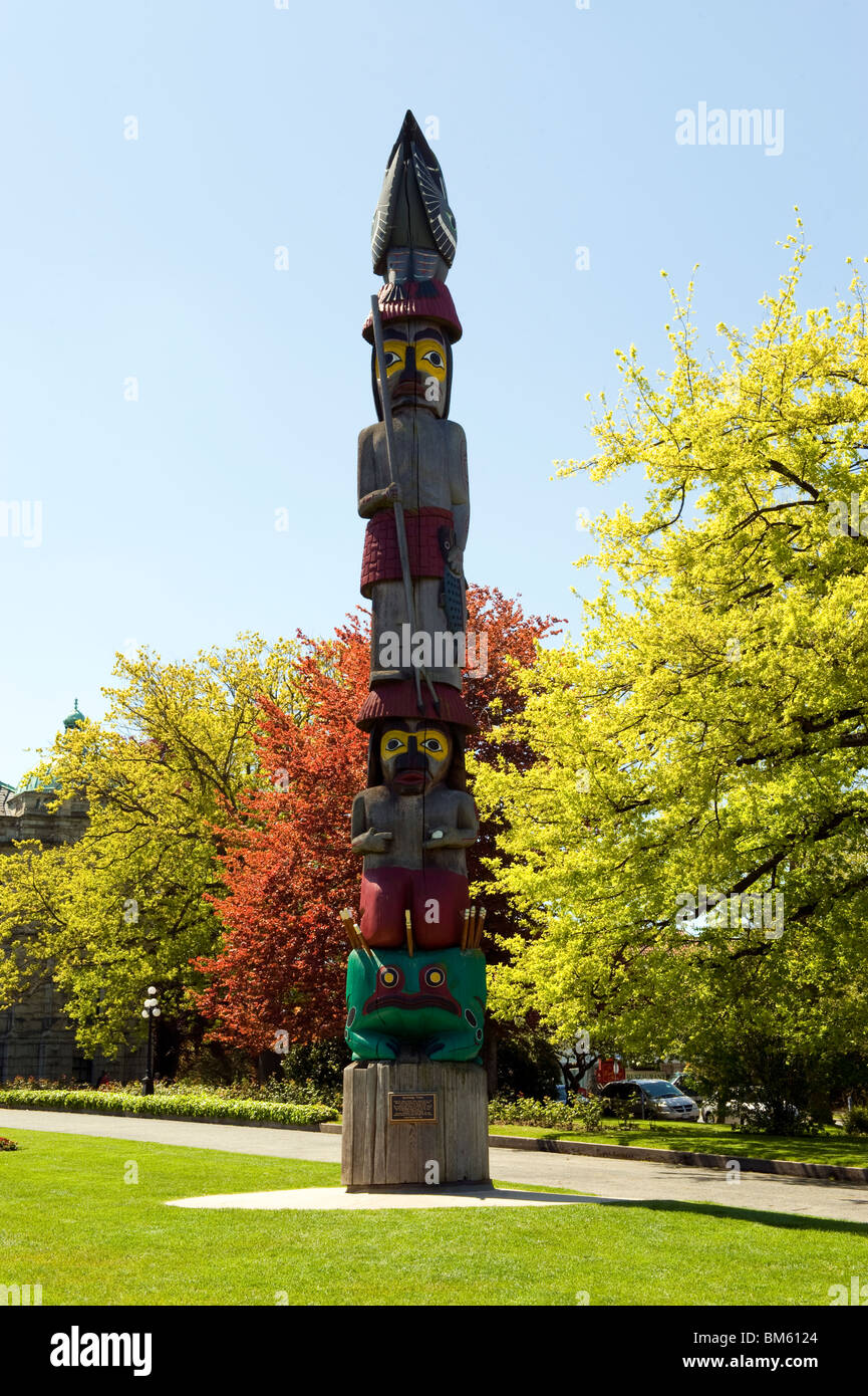 A Totem Pole near the Parliament buildings in Victoria, Vancouver ...