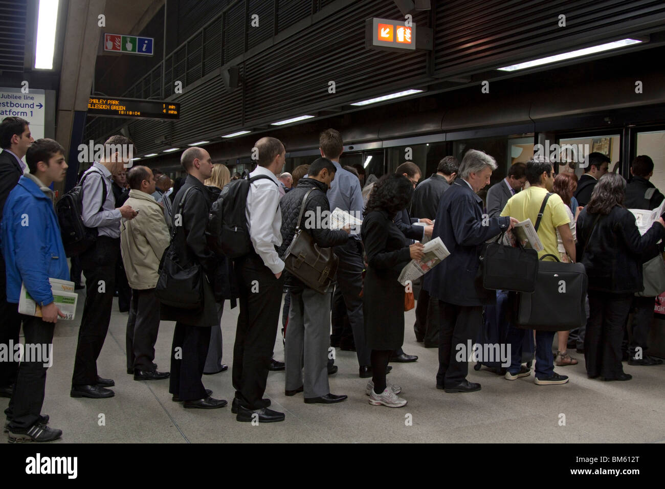 Jubilee Line Platform - Canary Wharf Underground Station - London Stock ...