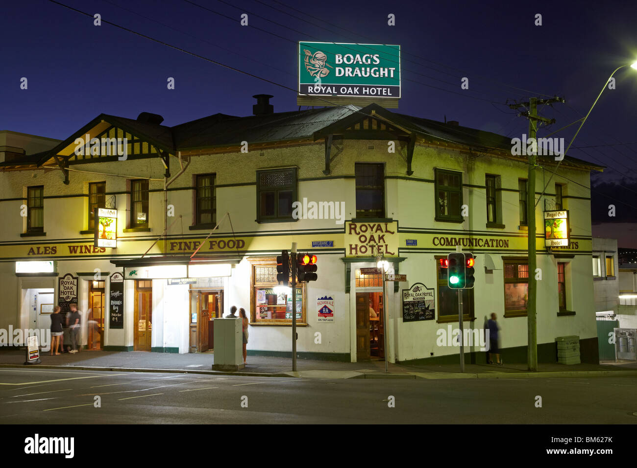 Launceston tasmania houses night hi-res stock photography and images ...