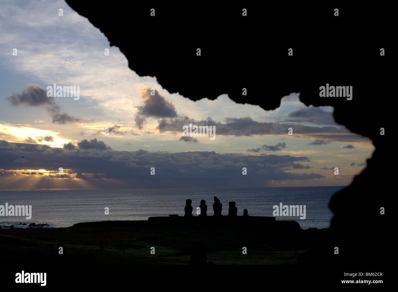 Rapa nui hanga roa moai hi-res stock photography and images - Alamy