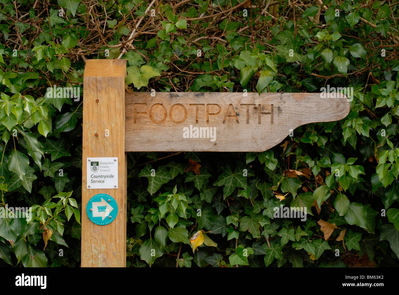 Footpath sign pointing to Wayfarers Walk in Droxford, Hampshire ...