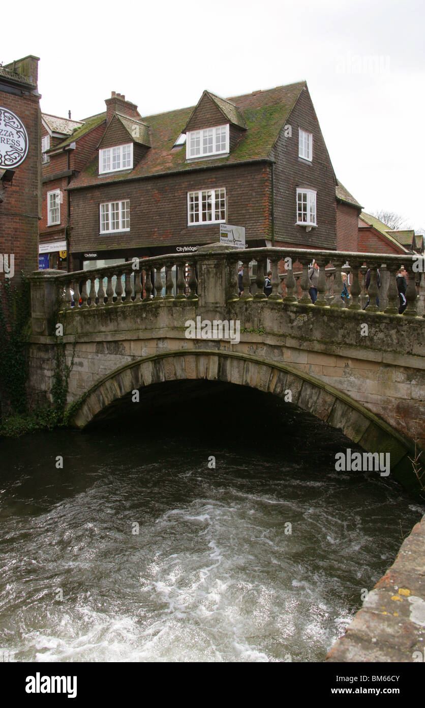 Winchester City Bridge Over the River Itchen, Winchester, Hampshire, UK ...