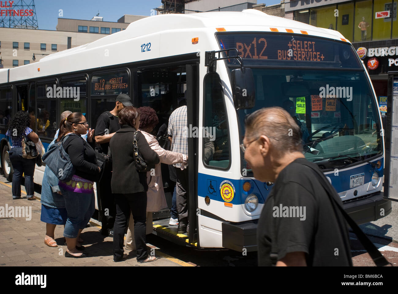 Nyc bus hi-res stock photography and images - Alamy