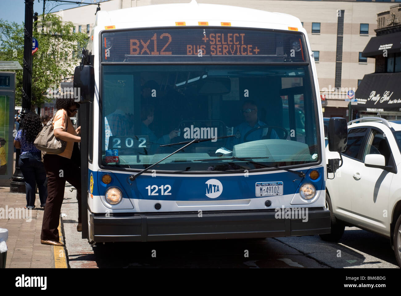 Select bus service new york city hi-res stock photography and images ...