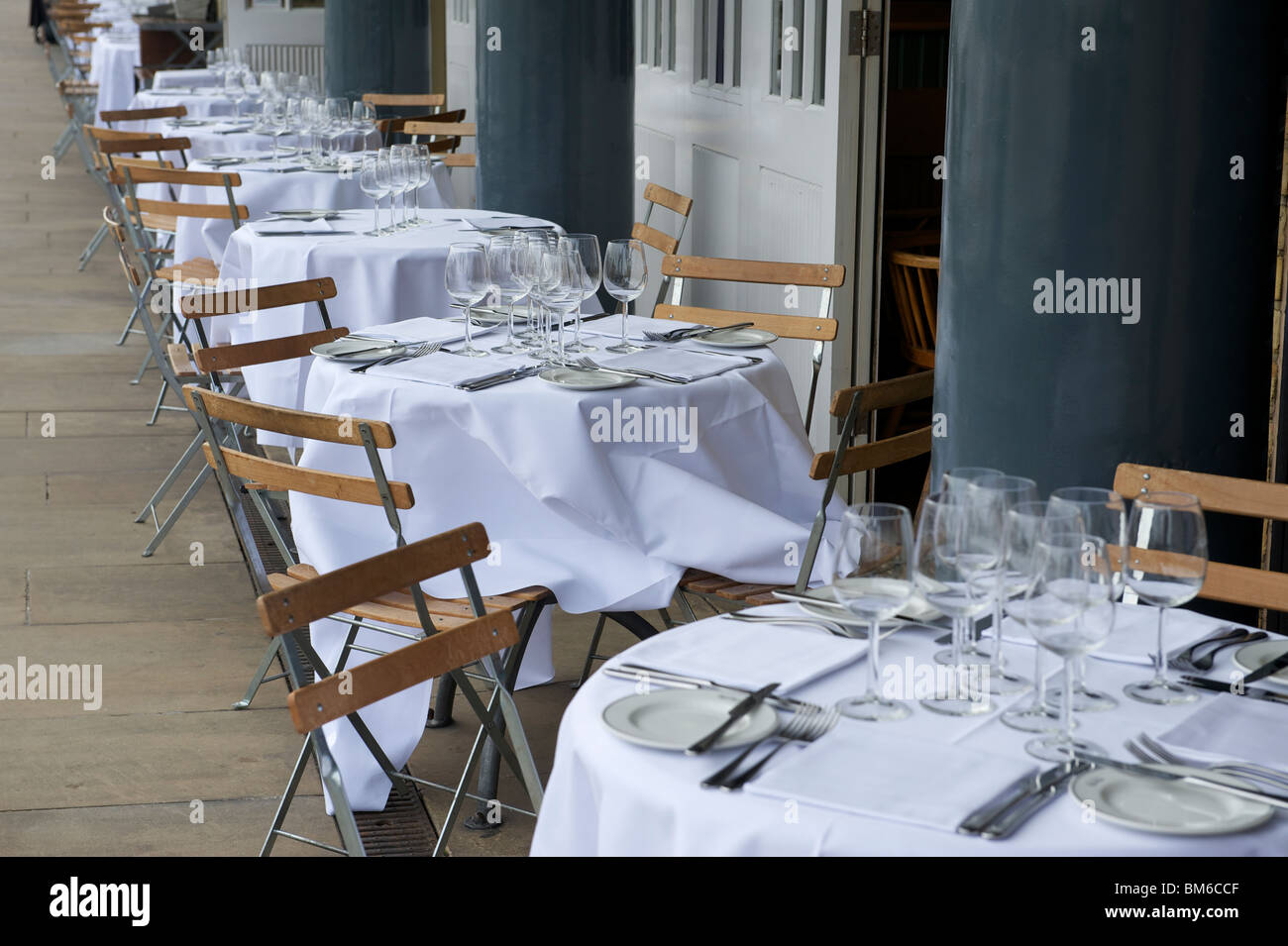 Alfresco dining london hi-res stock photography and images - Alamy