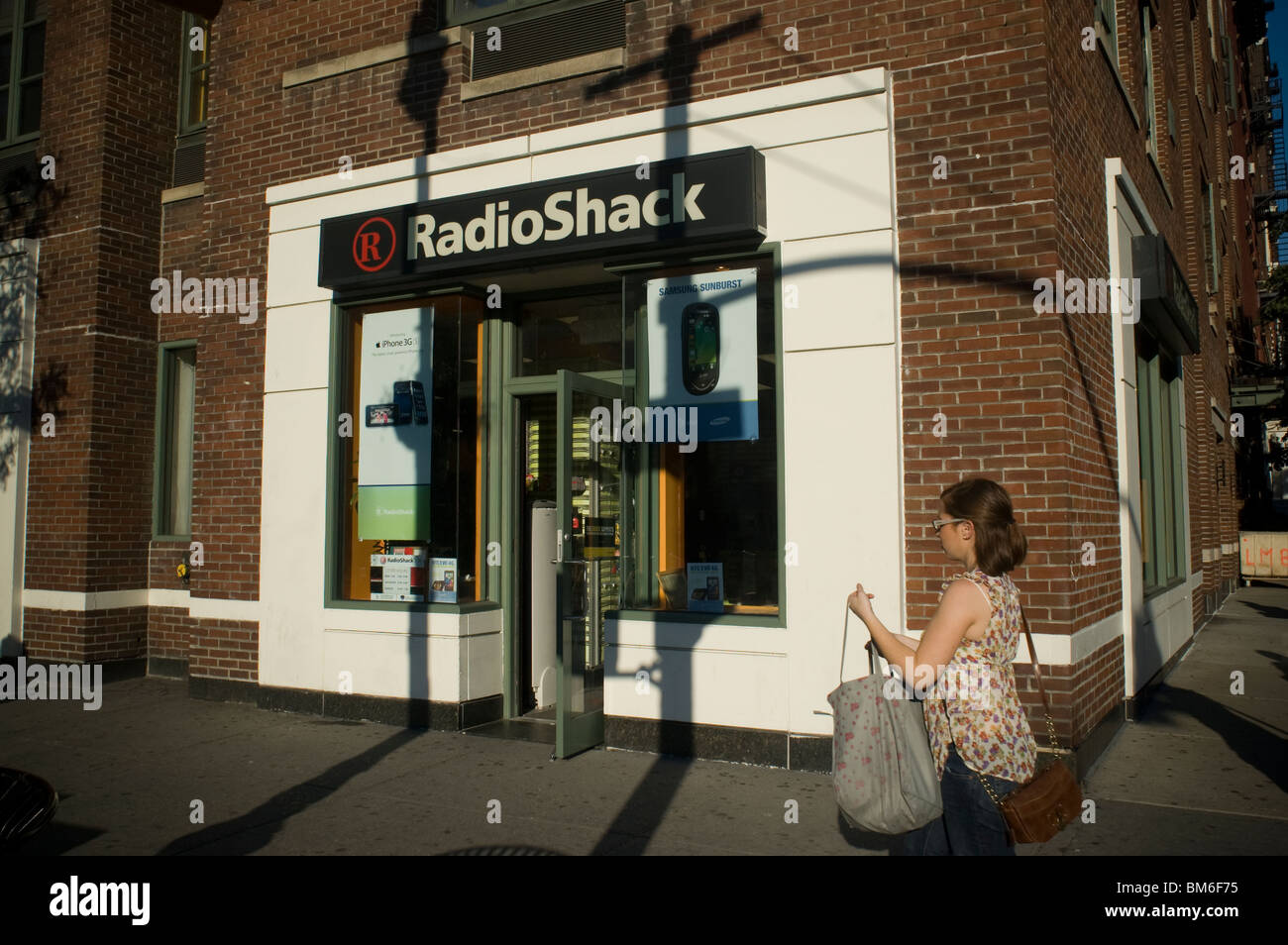 Radio shack hi-res stock photography and images - Alamy