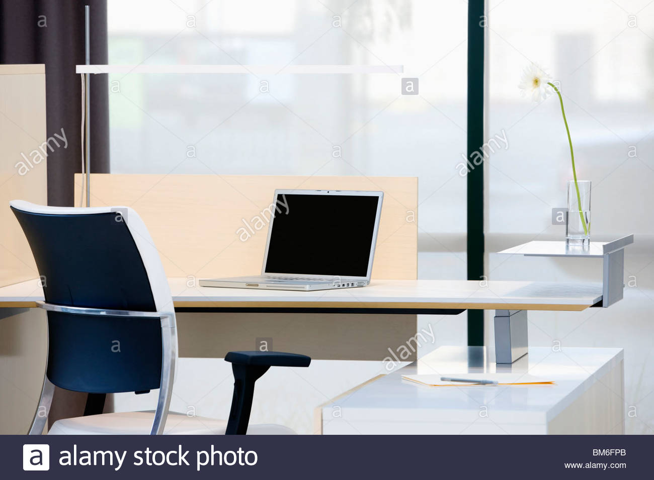 Vacant Office Desk Stock Photos & Vacant Office Desk Stock Images - Alamy
