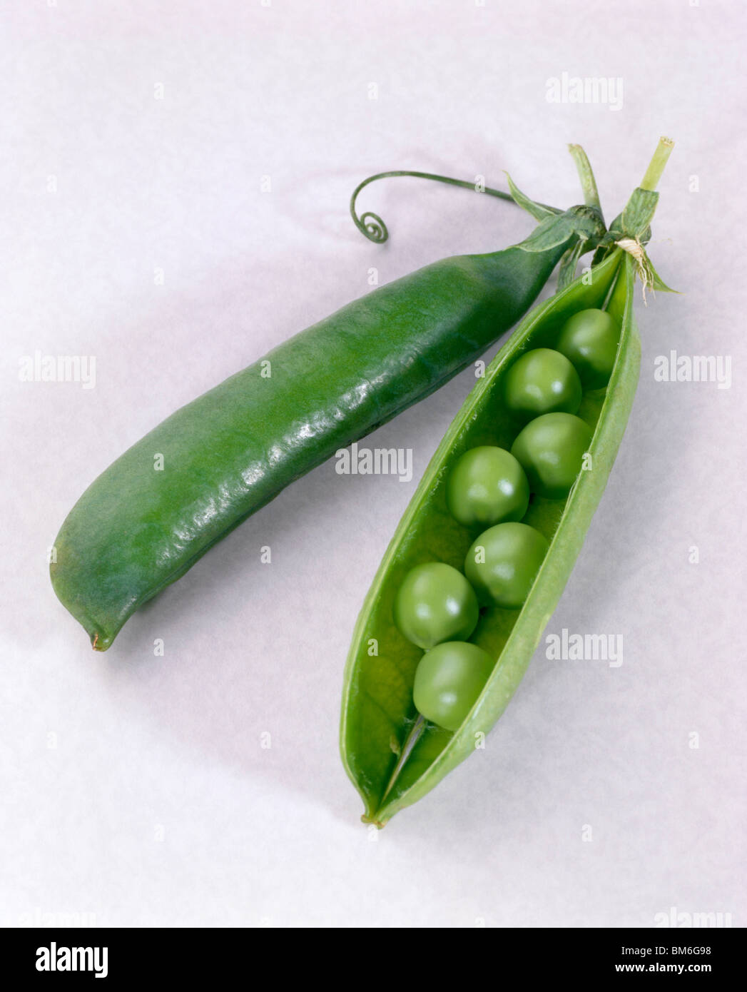 Peas in pods Stock Photo - Alamy