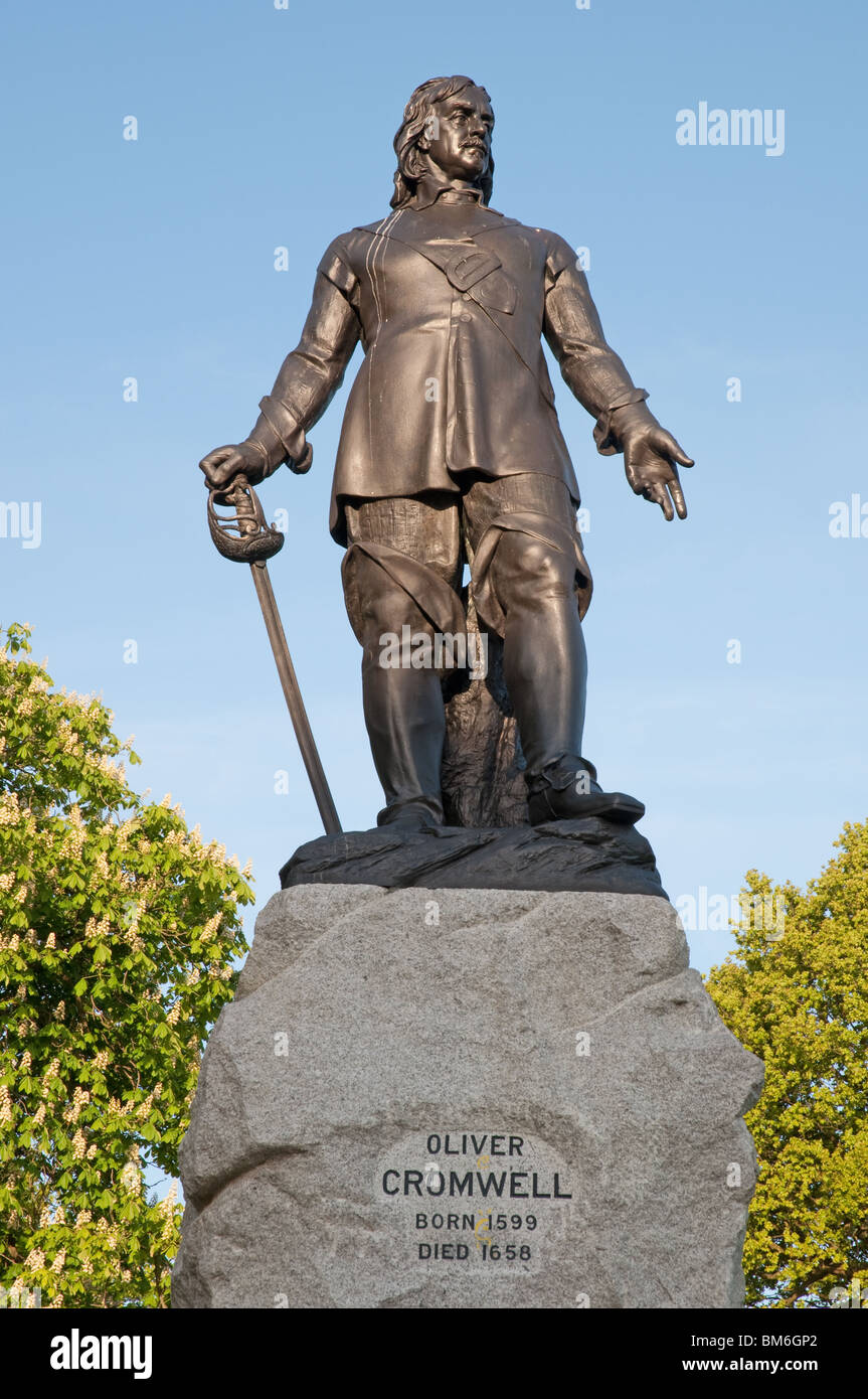 Oliver Cromwell Statue