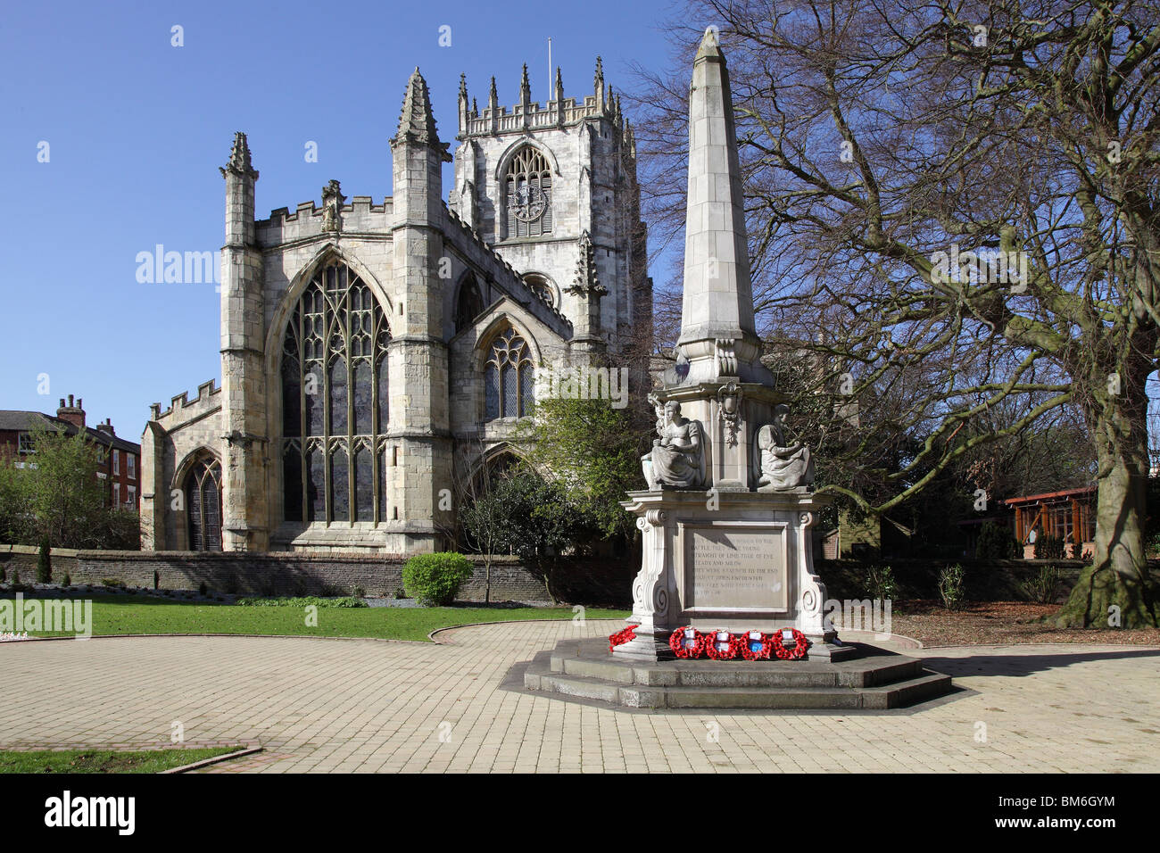 BEVERLEY MINSTER AND WAR MEMORIAL. YORKSHIRE. ENGLAND. UK Stock Photo ...
