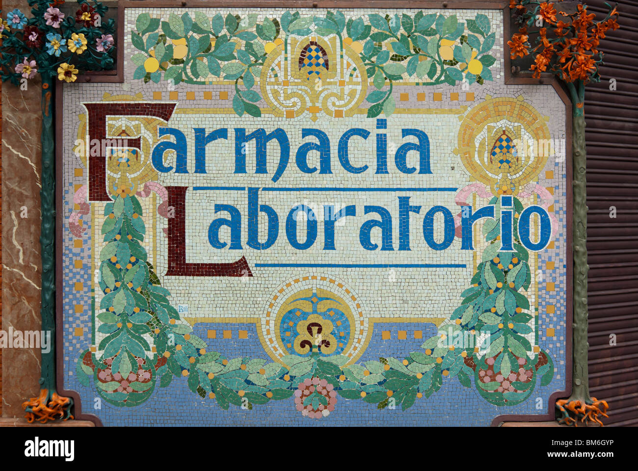 Decorative shop sign hi-res stock photography and images - Alamy