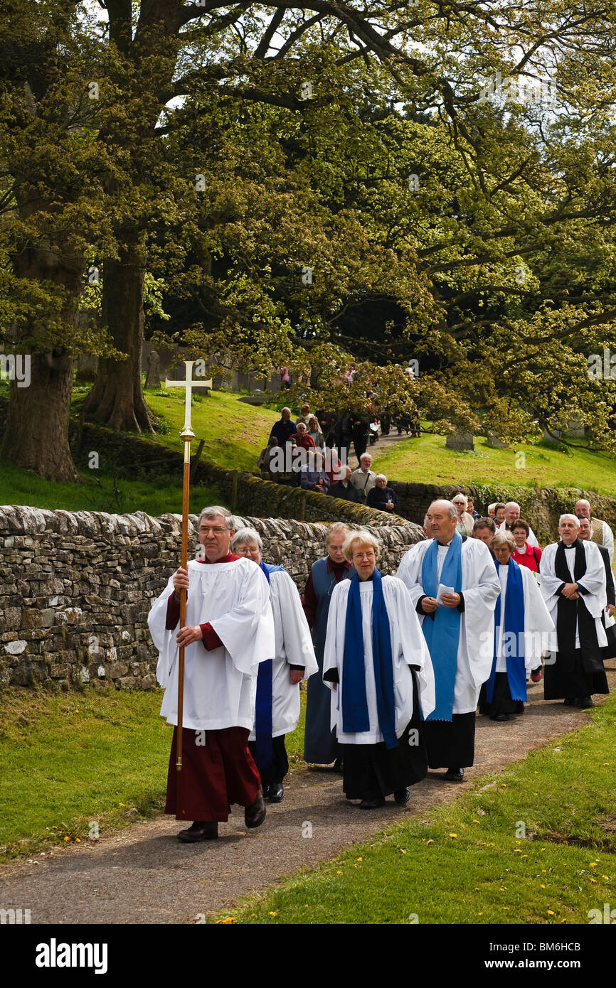 Procession to bless the wells, Tissington Well Dressing, Peak District ...