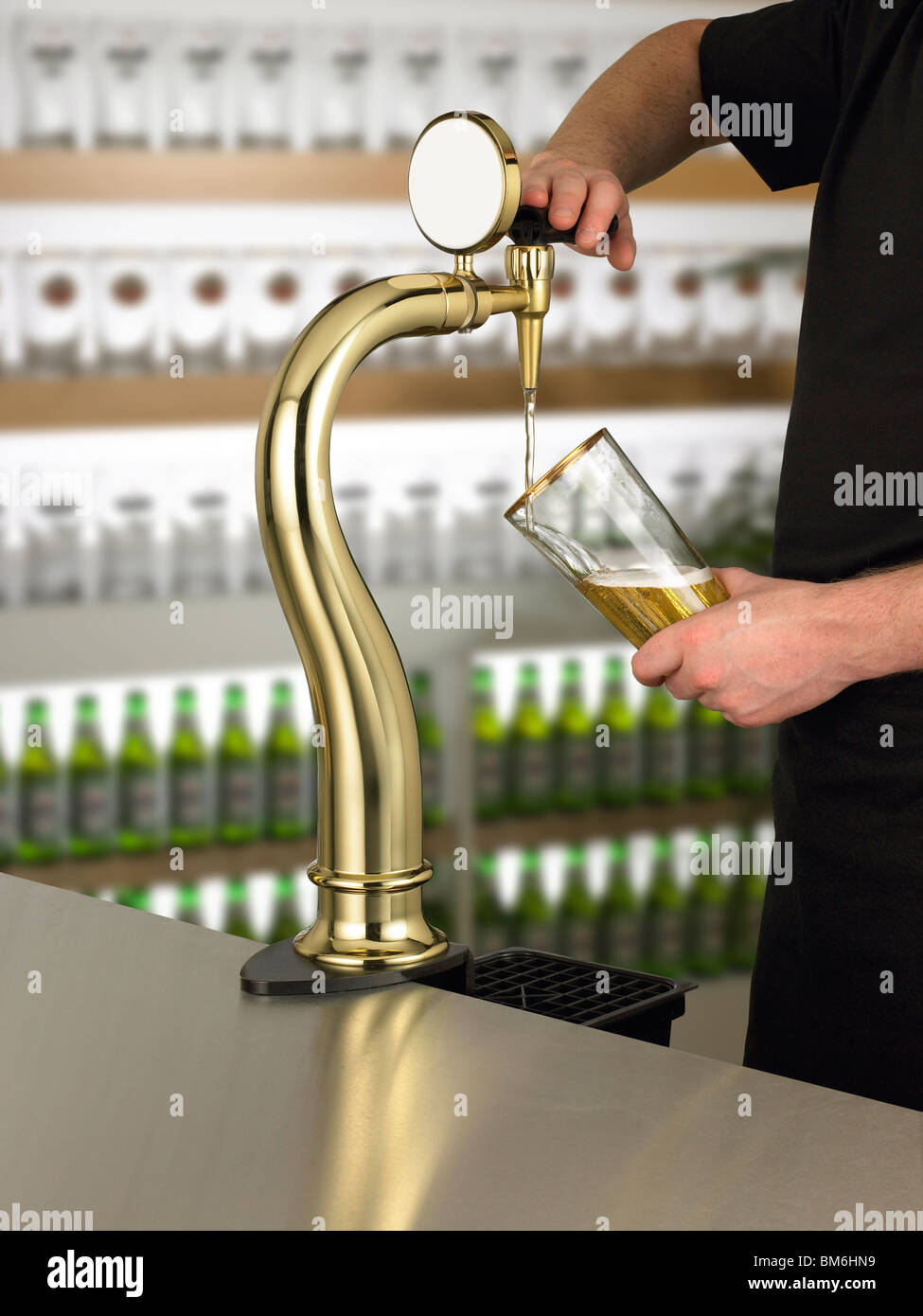 Pulling a pint of beer hi-res stock photography and images - Alamy