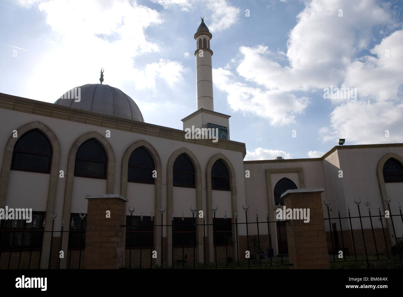 West london mosque hi-res stock photography and images - Alamy