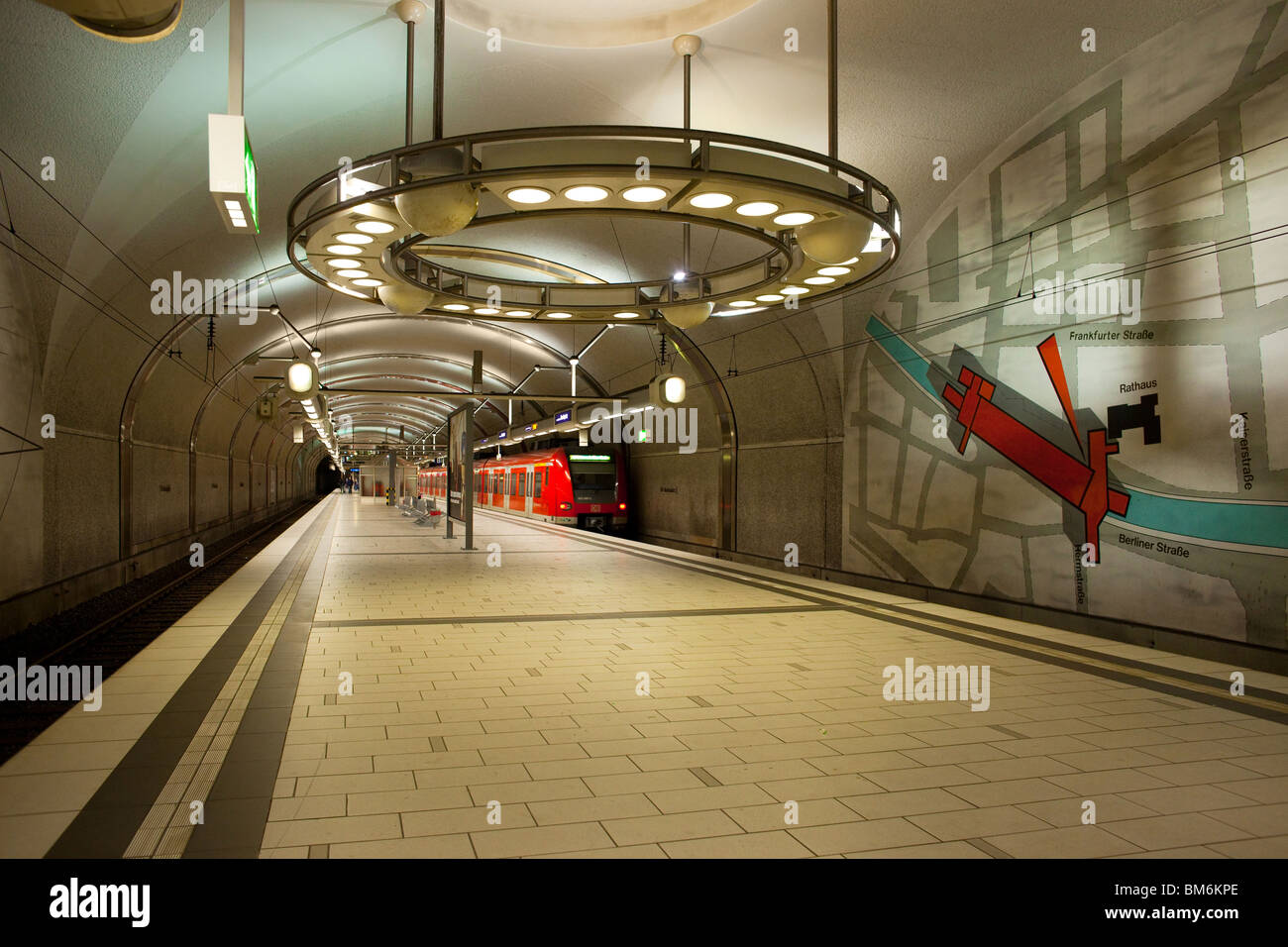 Frankfurt subway station hi-res stock photography and images - Alamy