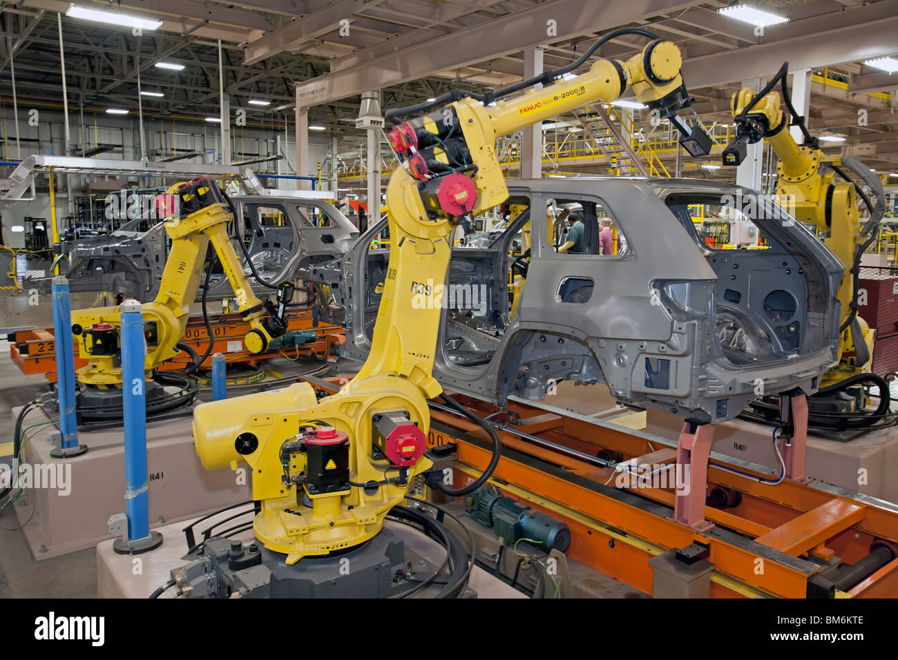 Detroit, Michigan - Robots assemble Chrysler's new Jeep Grand Cherokee ...