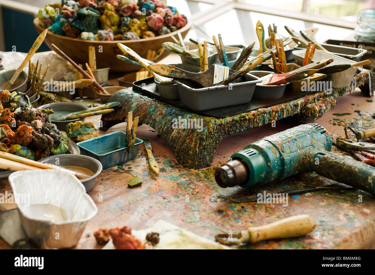 Artist's work bench wax hi-res stock photography and images - Alamy