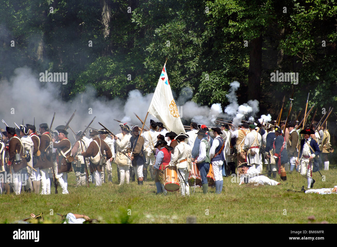 Battle patriots american revolutionary war reenactment american war of ...