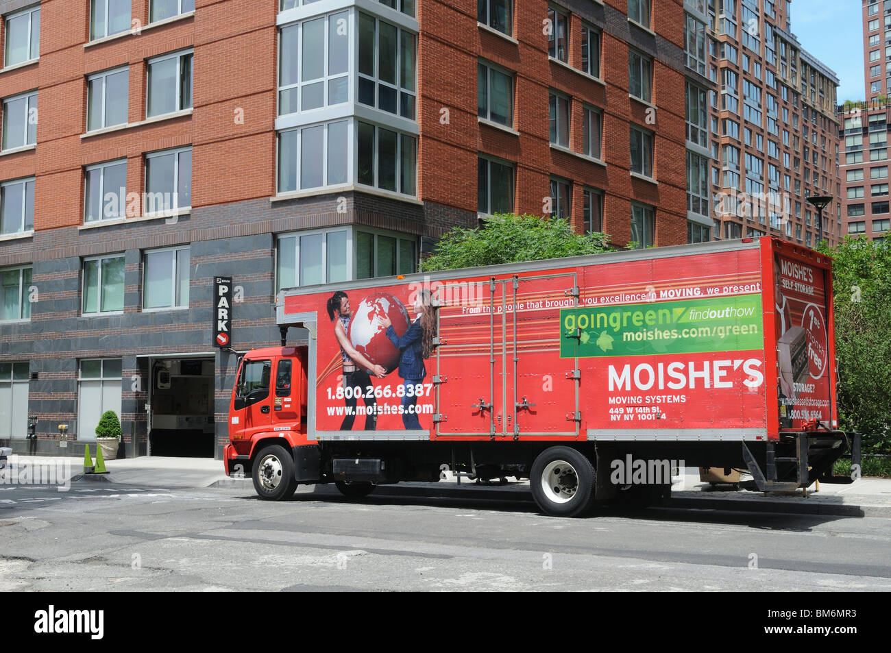 Moving van hi-res stock photography and images - Alamy