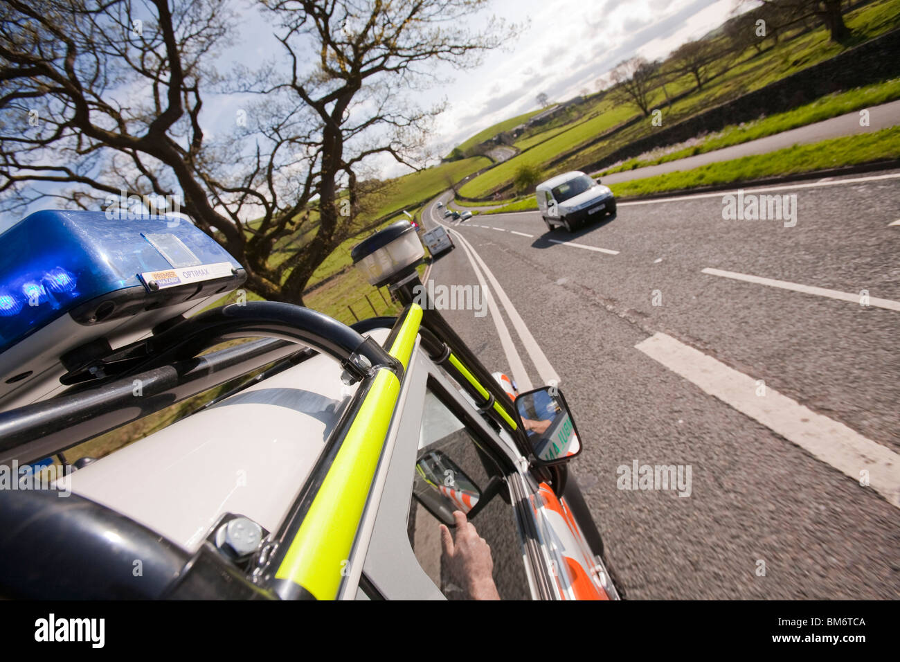 Mountain rescue team land rover hi-res stock photography and images - Alamy
