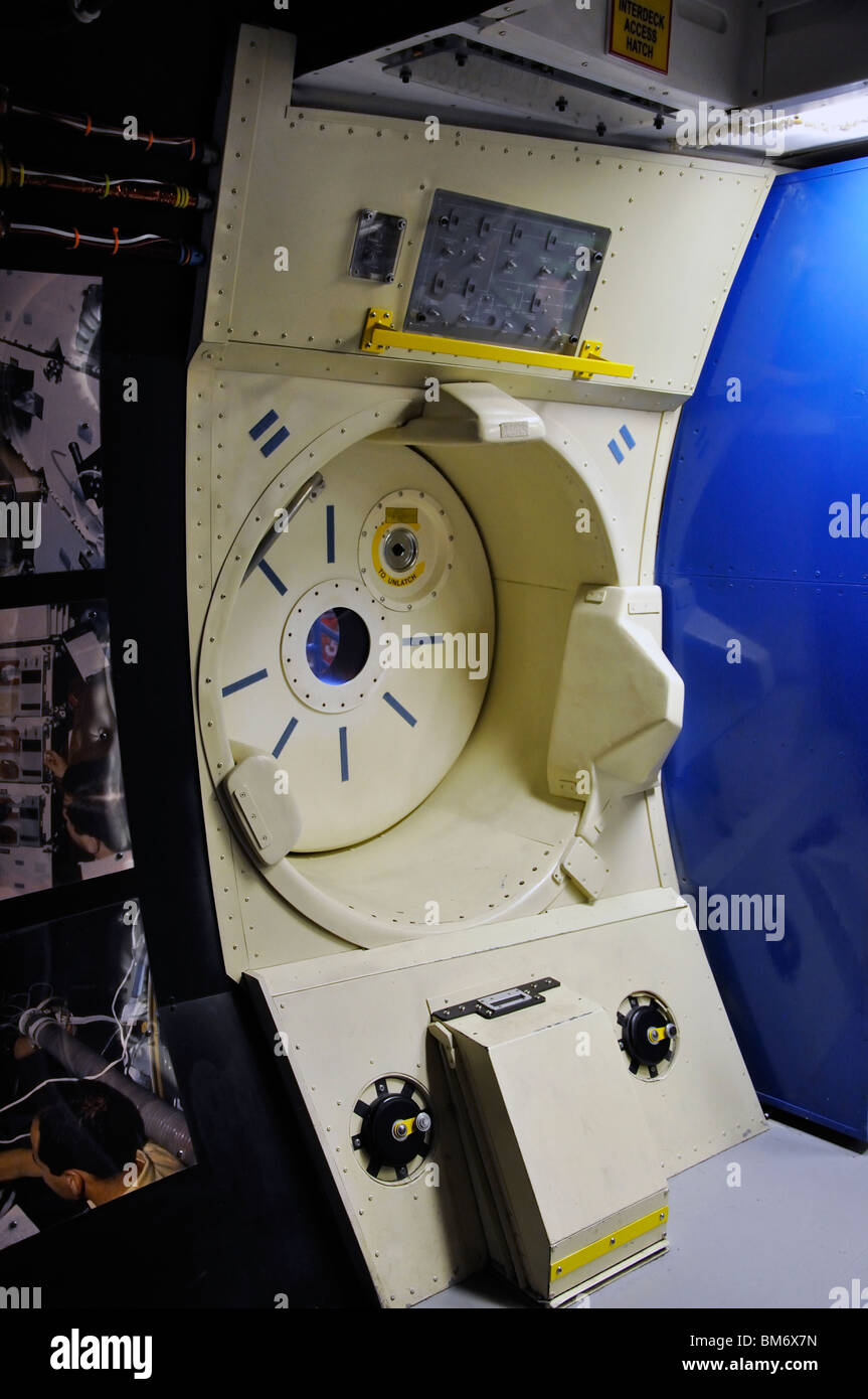 Spaceship Door Stock Photos & Spaceship Door Stock Images - Alamy