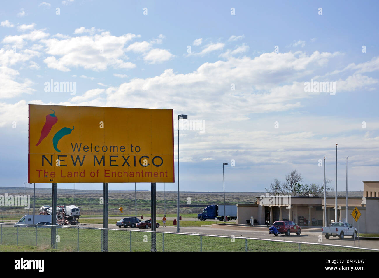 State of New Mexico welcome sign on highway, USA Stock Photo - Alamy