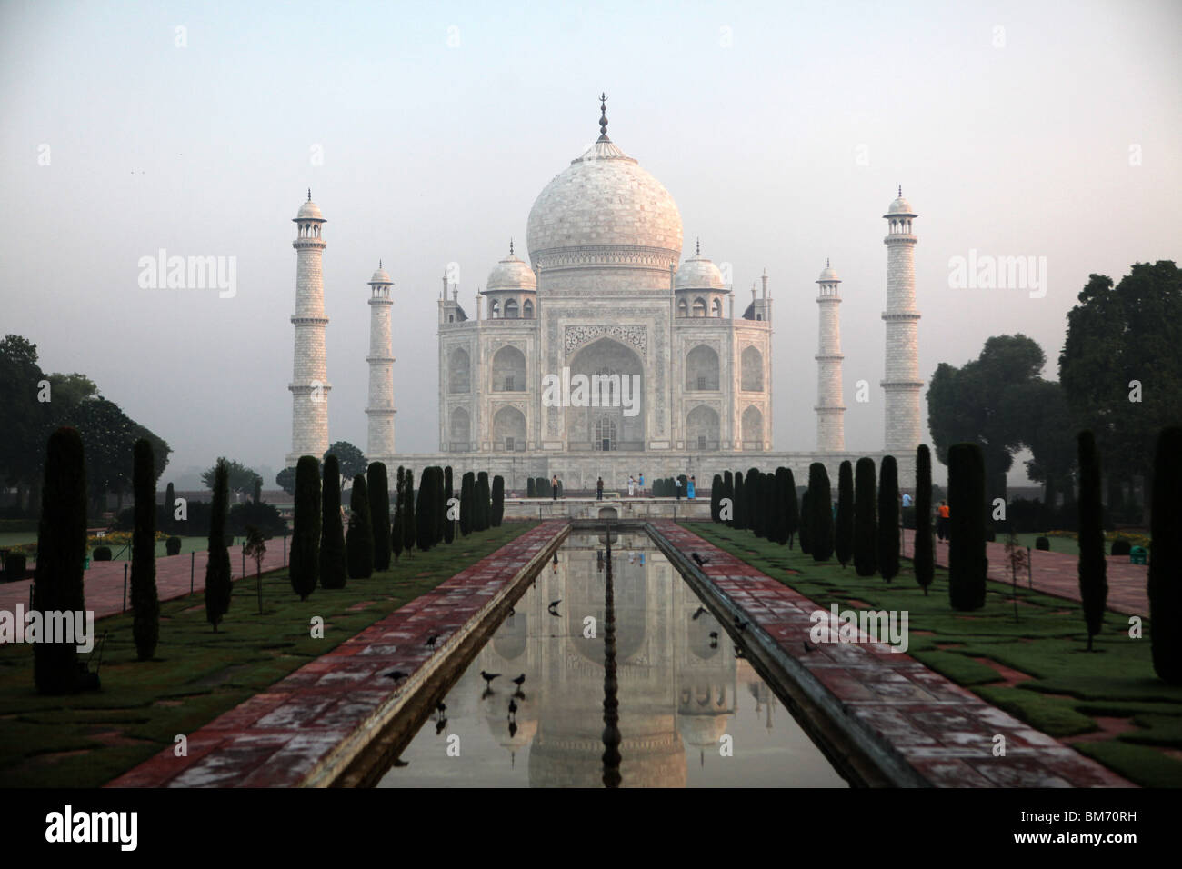 The mausoleum of the Taj Mahal in Agra in India Stock Photo - Alamy