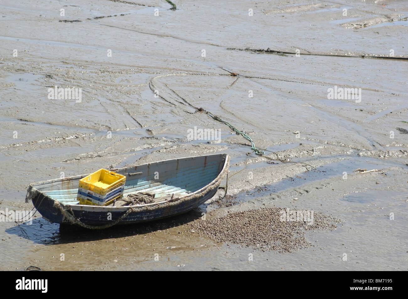 Empty muddy dock hi-res stock photography and images - Alamy