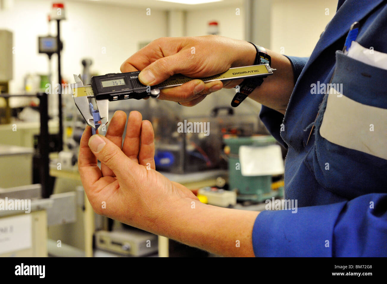 factory worker using caliper to check measurements Stock Photo - Alamy