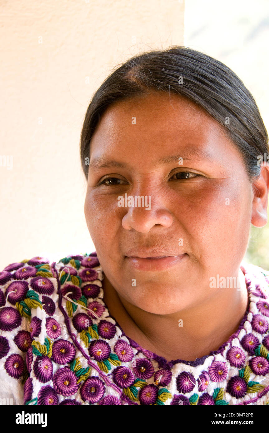 Guatemalan indian woman hi-res stock photography and images - Alamy