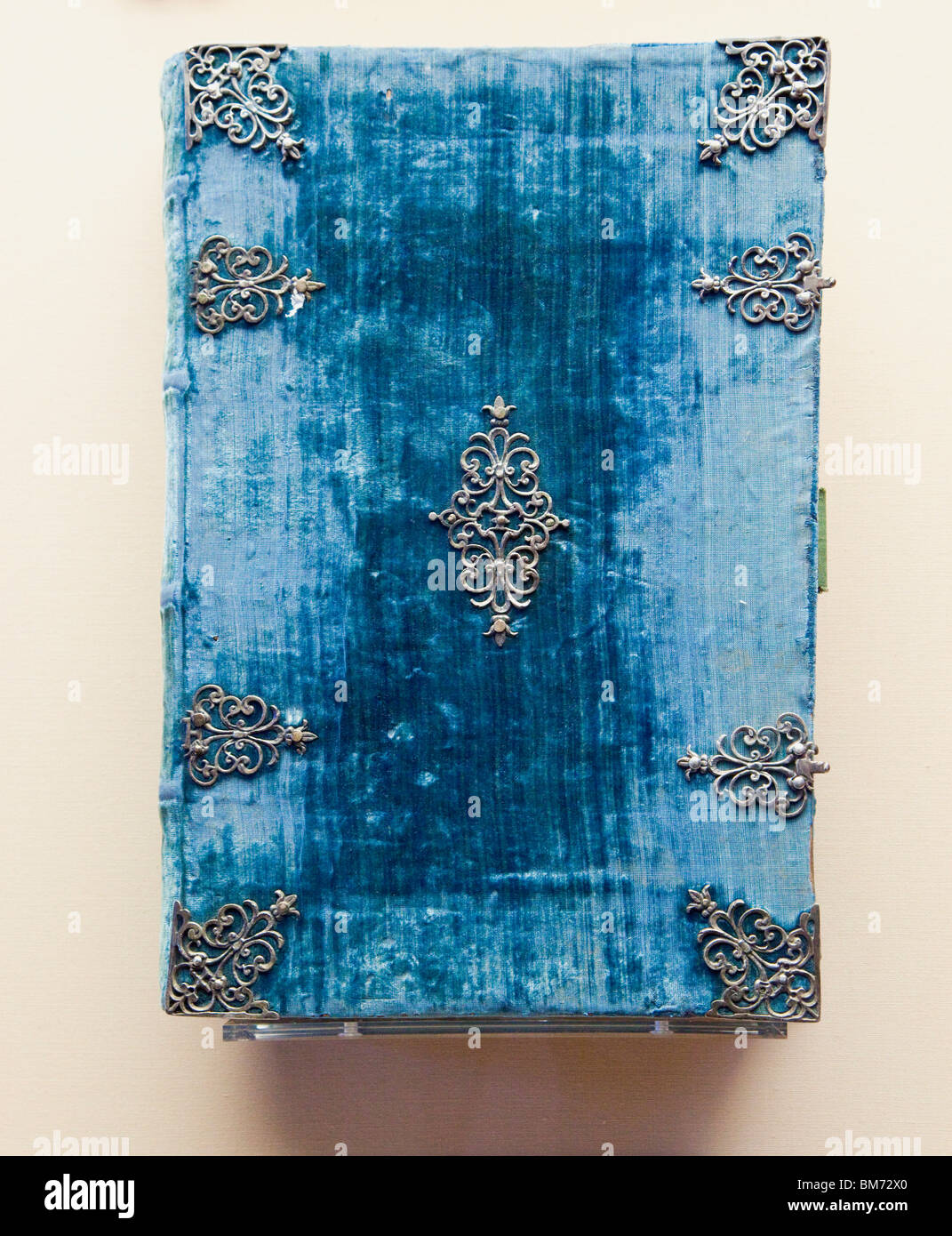 18th century book binding hi-res stock photography and images - Alamy