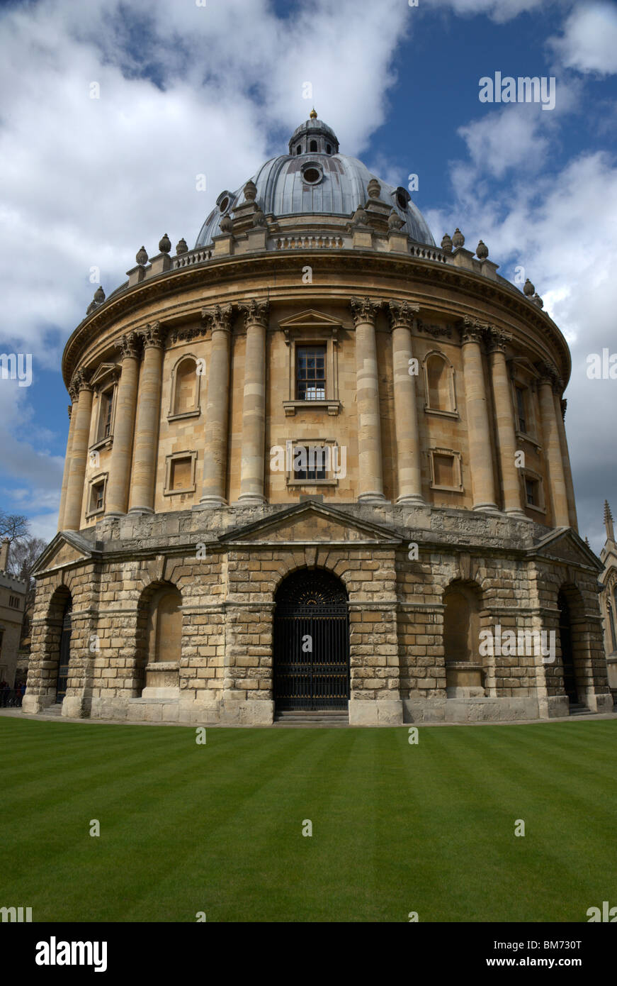 Oxford's Radcliffe Camera, main reading room of the Bodleian library ...