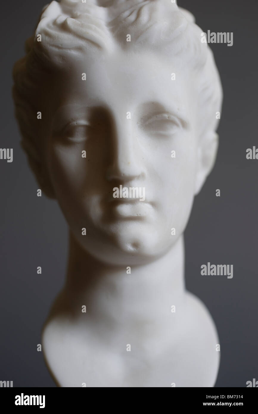 Male figure study sculpture hi-res stock photography and images - Alamy