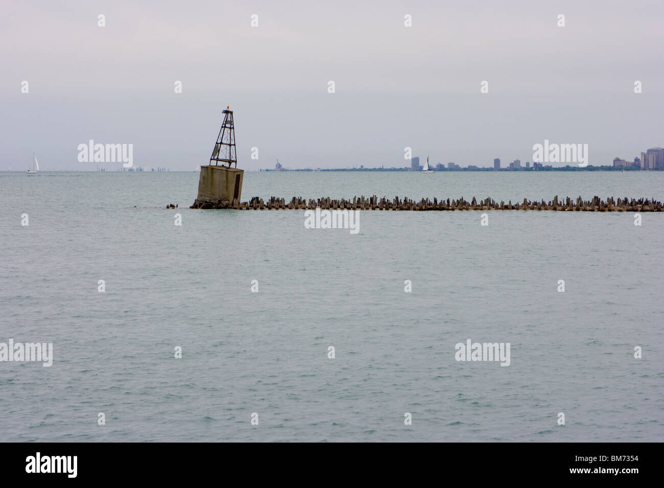 Illinois chicago lake michigan breakwater hi-res stock photography and ...