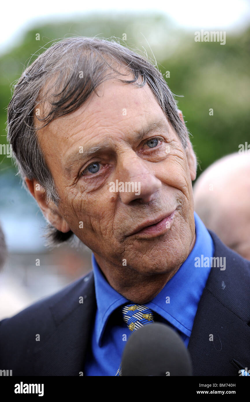 HENRY CECIL RACE HORSE TRAINER RACE HORSE TRAINER YORK RACECOURSE YORK ...