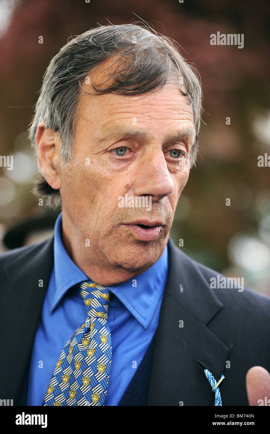 HENRY CECIL RACE HORSE TRAINER RACE HORSE TRAINER YORK RACECOURSE YORK ...