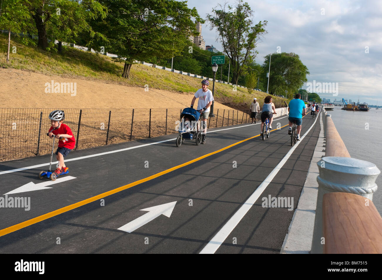Nyc waterfront bike path hi-res stock photography and images - Alamy