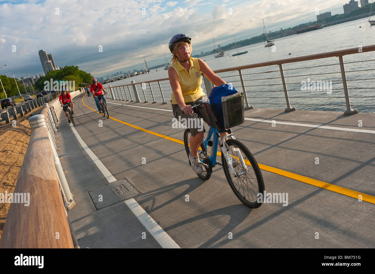 Nyc waterfront bike path hi-res stock photography and images - Alamy