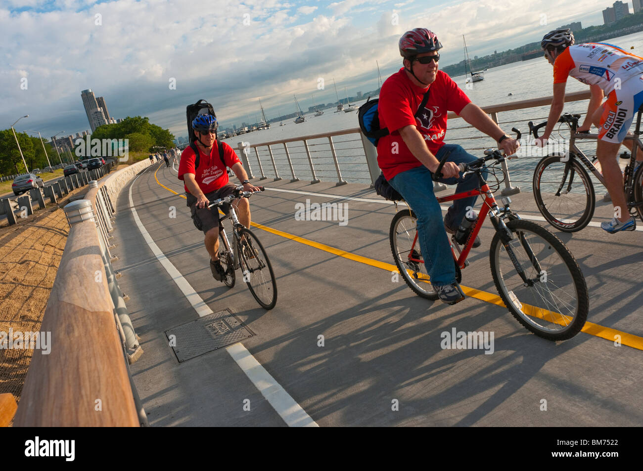 Nyc waterfront bike path hi-res stock photography and images - Alamy