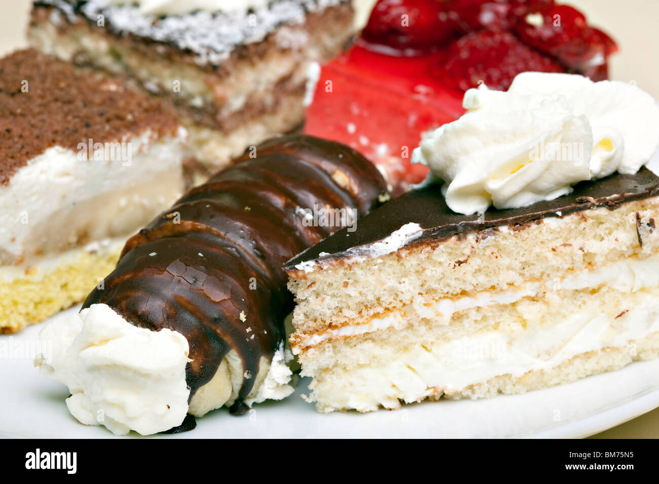 Truffle chocolate cakes hi-res stock photography and images - Alamy