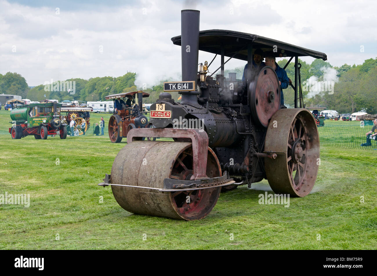 Steamroller roll rolling steaming hi-res stock photography and images ...