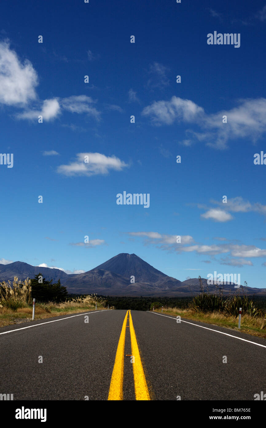 State Highway 47 heading towards Mount Ngauruhoe in the Tongariro ...