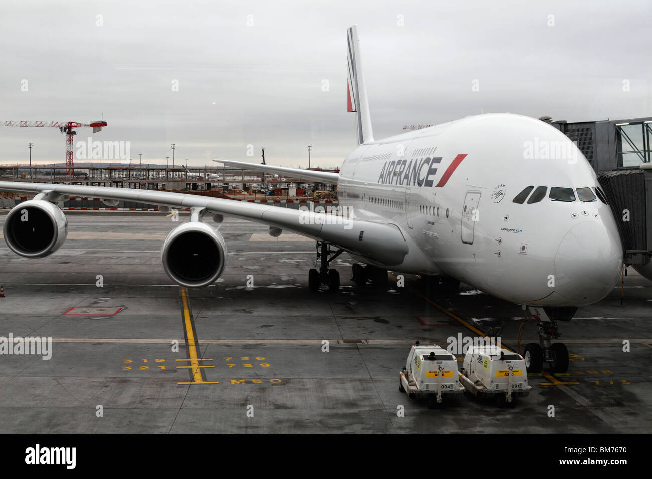 Airbus A380 airport boarding Stock Photo - Alamy