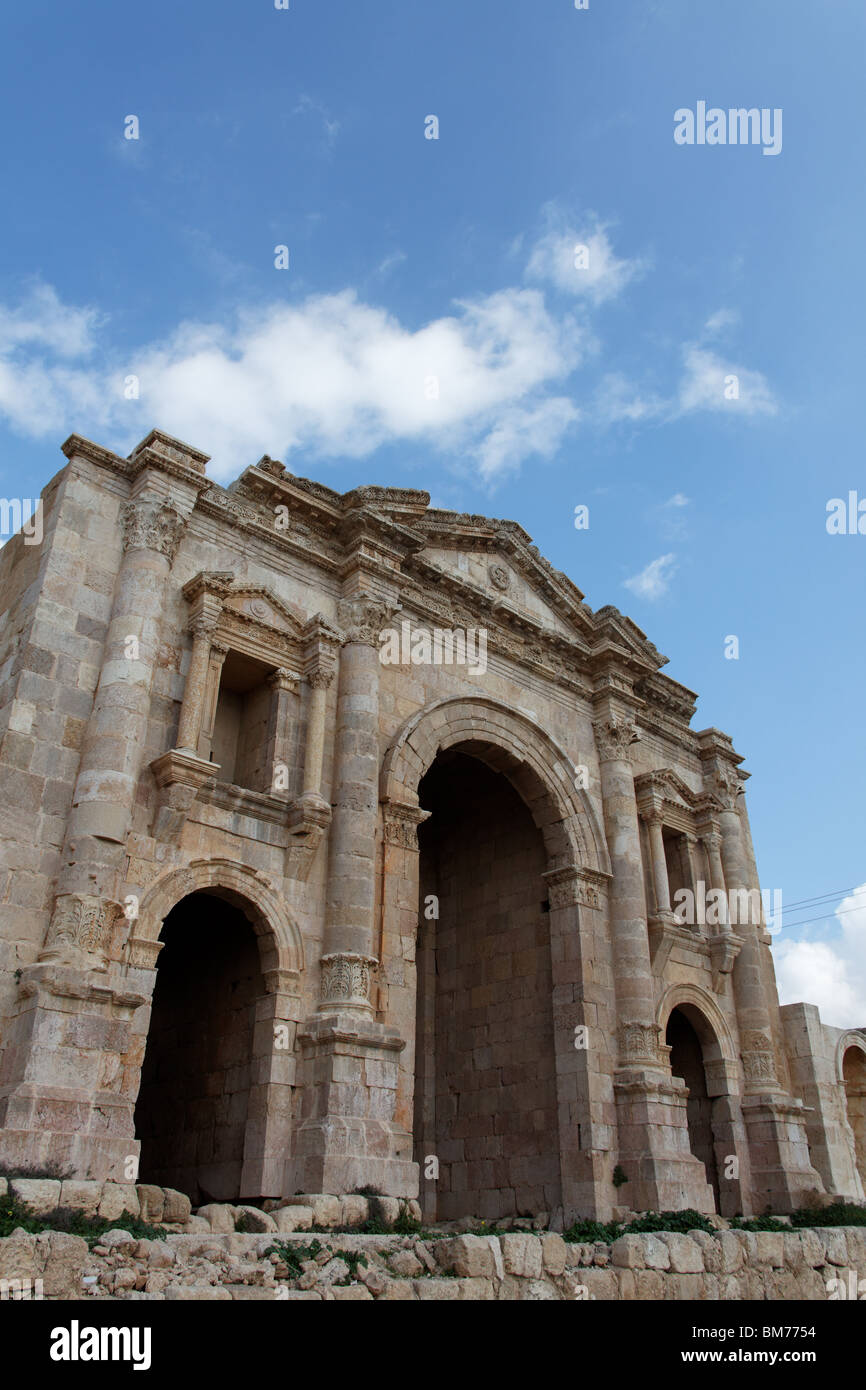 Hadrian's Arch in Jerash, Jordan Stock Photo - Alamy