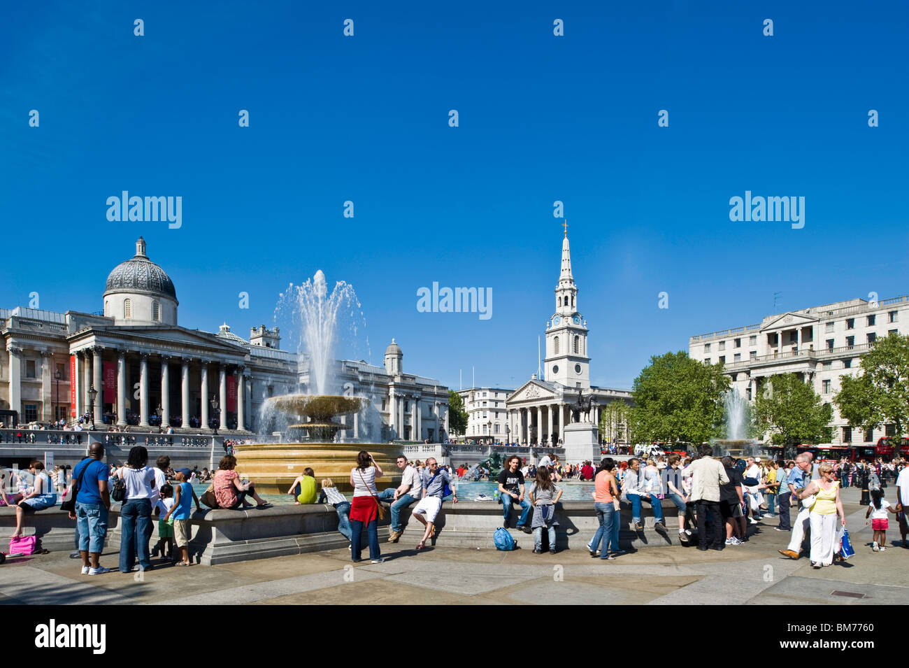 Trafalgar square hi-res stock photography and images - Alamy
